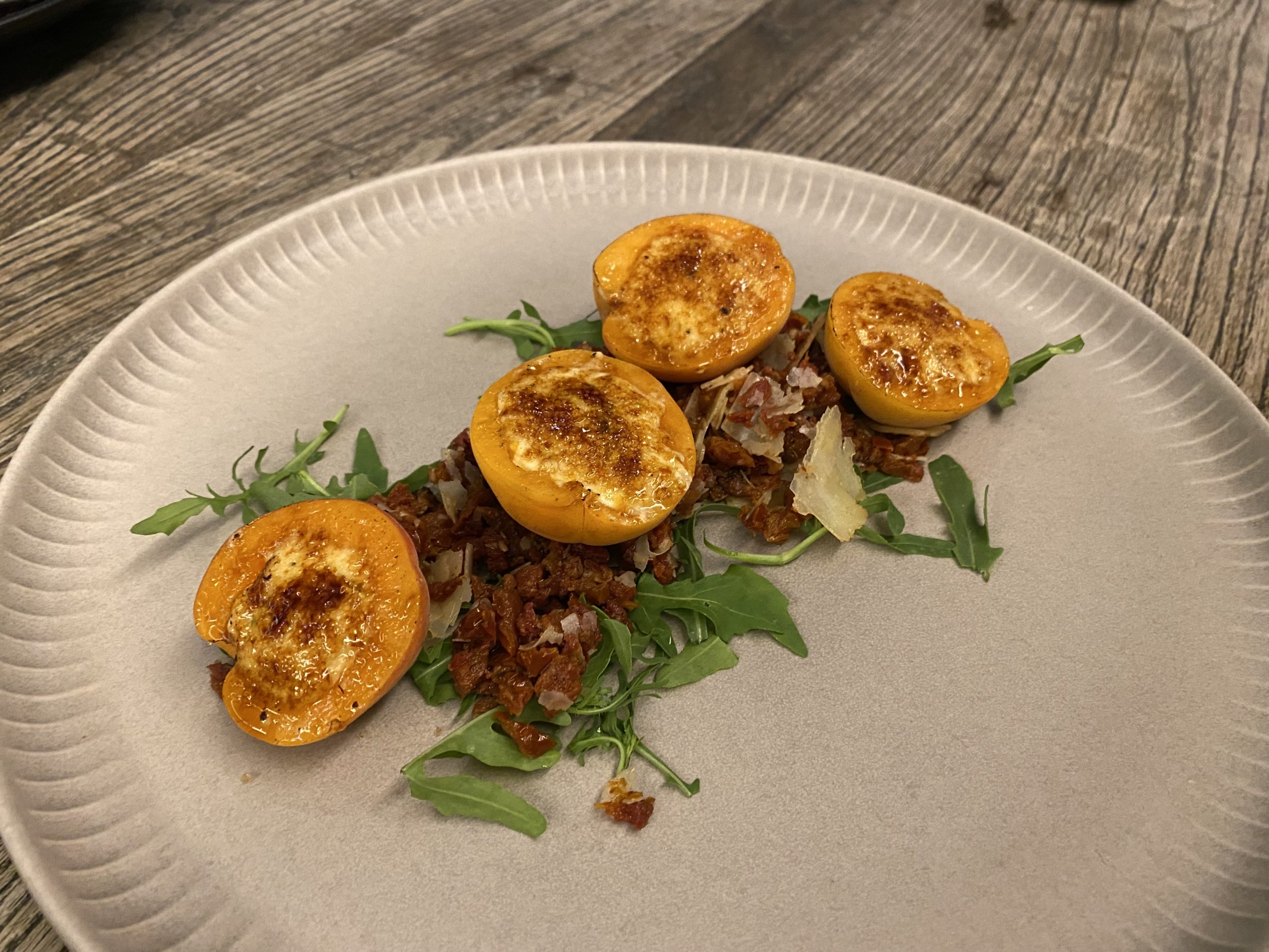 Rezept: Gefüllte Aprikosen mit Ziegenfrischkäse - BISSFEST